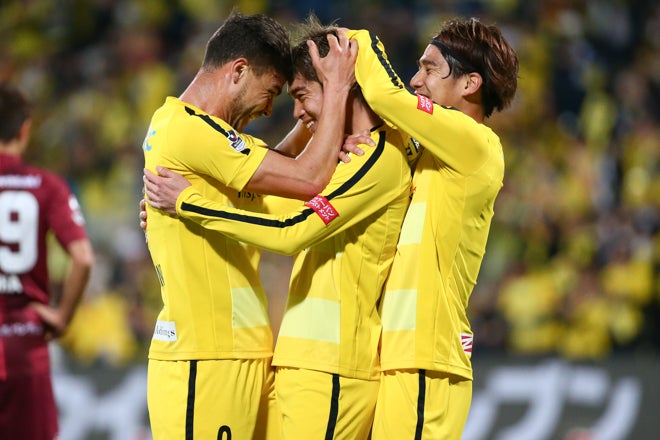 柏 2-1 神戸 PHOTO】今季第3節で通算100試合出場した伊東 柏 2-1 神戸 PHOTO】今季第3節で通算100試合出場した伊東